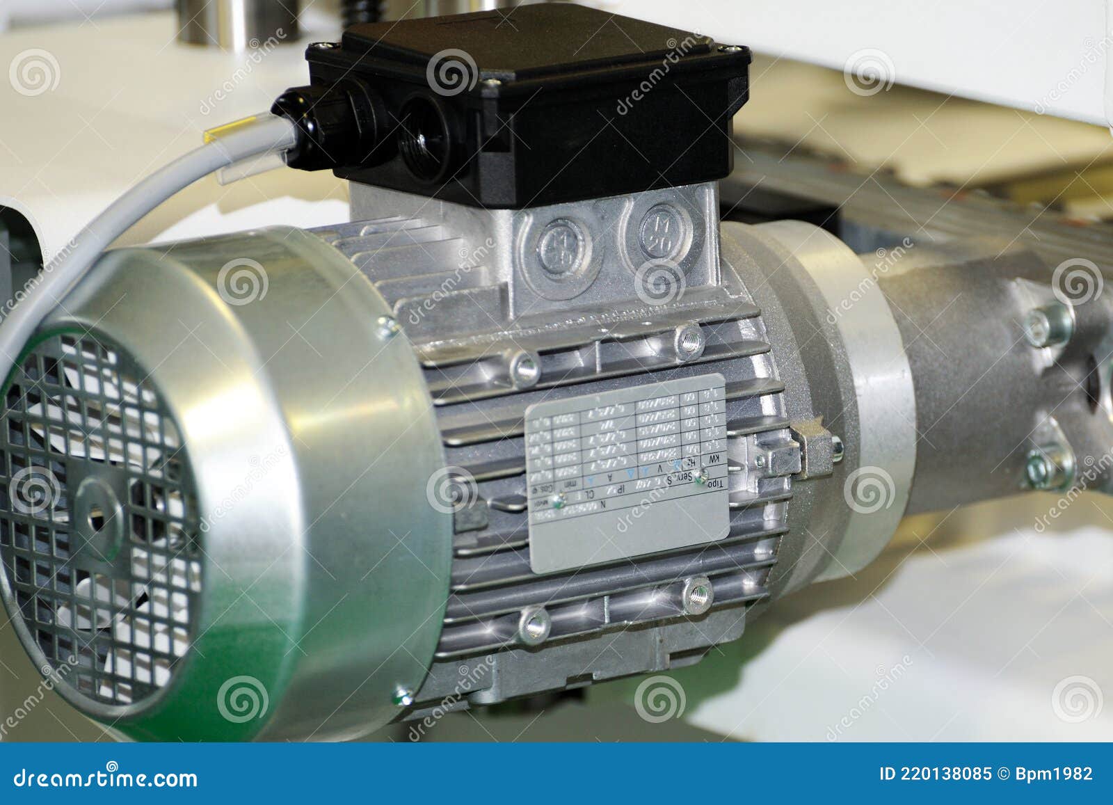 Potente Motore Elettrico Con Riduttore Immagine Stock - Immagine di ...