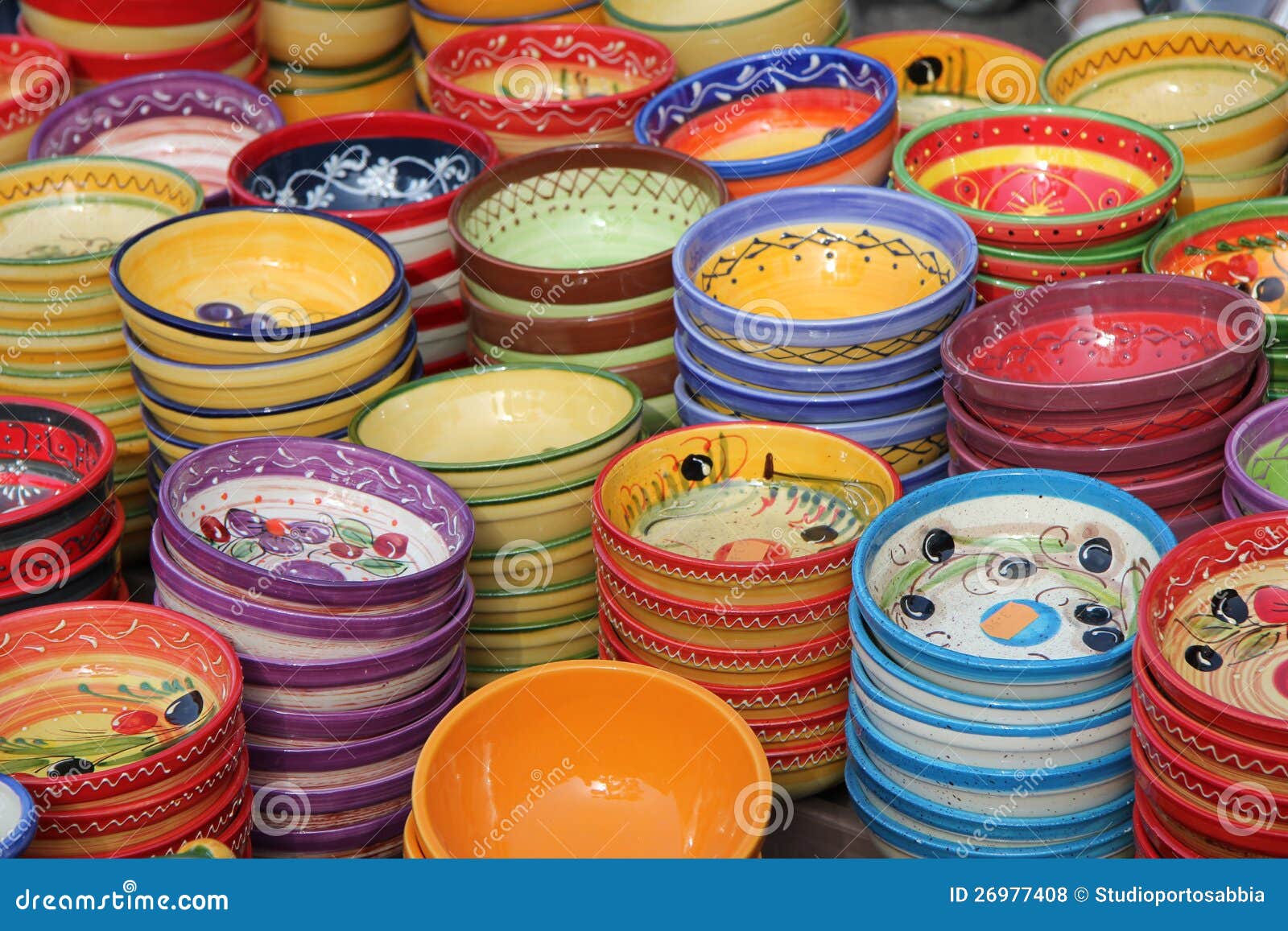 Poterie en Provence photo stock. Image du jaune, france - 26977408