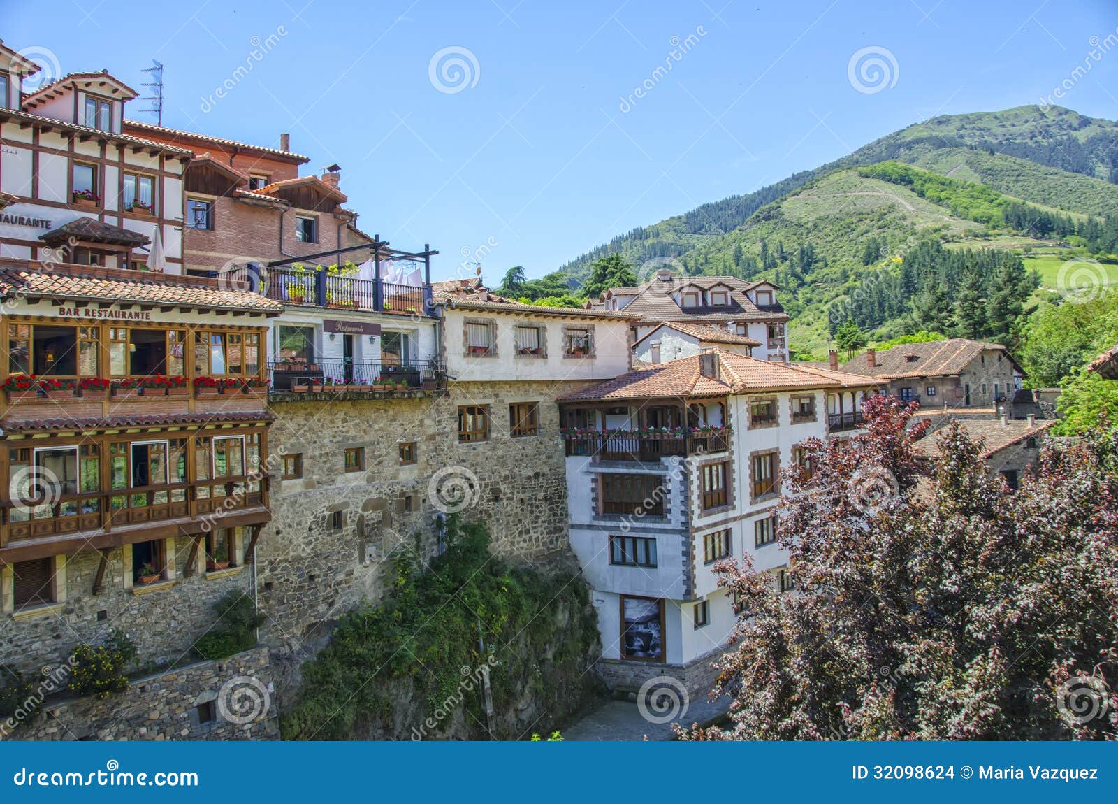 Potes, Spanje stock foto. Image of tafereel, spanje, zonnig - 32098624
