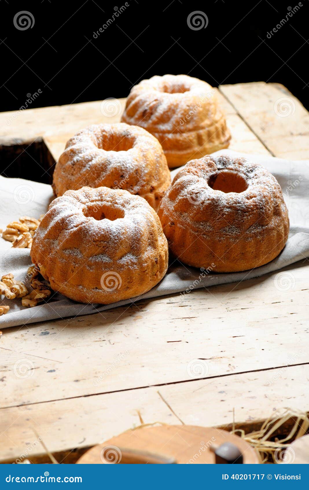 Potica/Potizza, Broodje Met Okkernoten Stock Afbeelding - Image of zaad ...