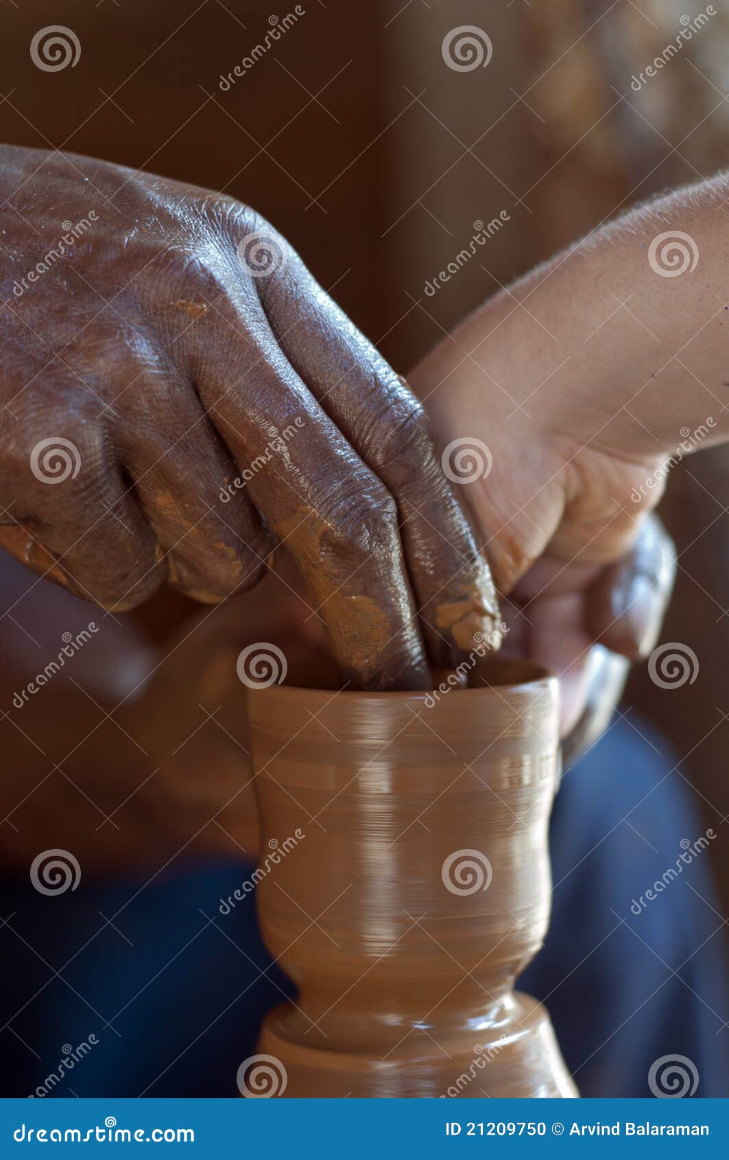 Potier photo stock. Image du traînez, métier, doigt, handicraft - 21209750