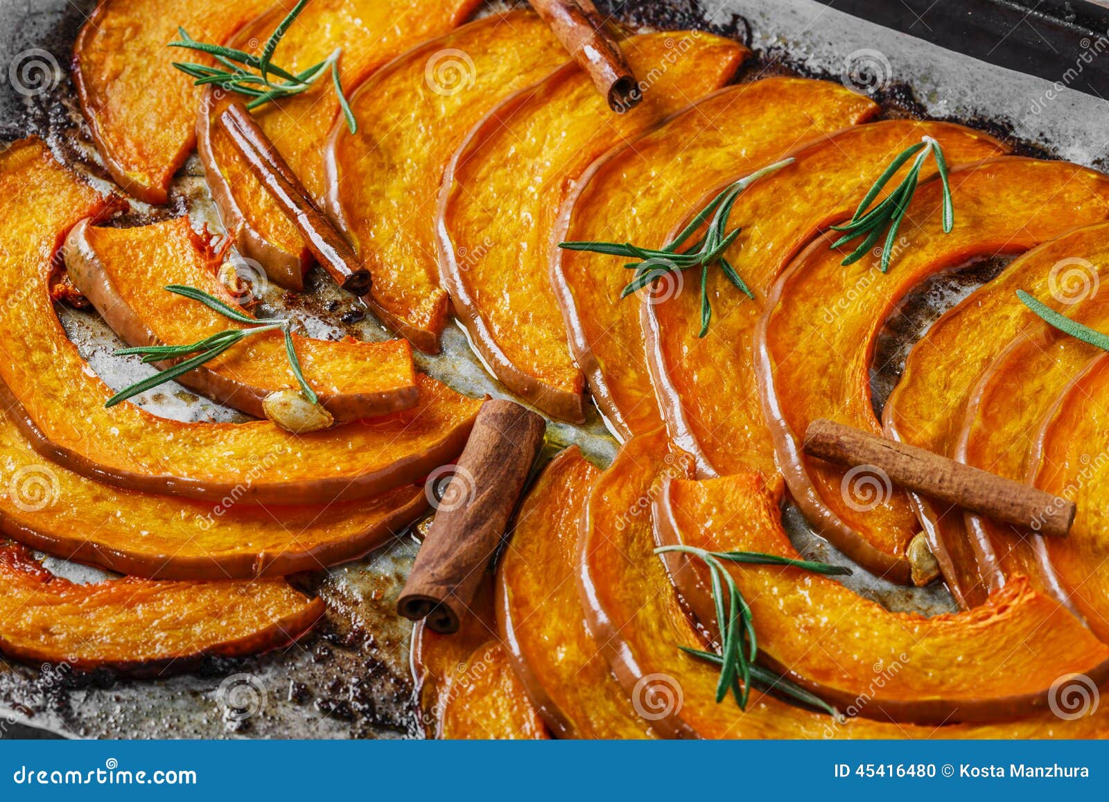 Potiron cuit au four photo stock. Image du part, courge - 45416480