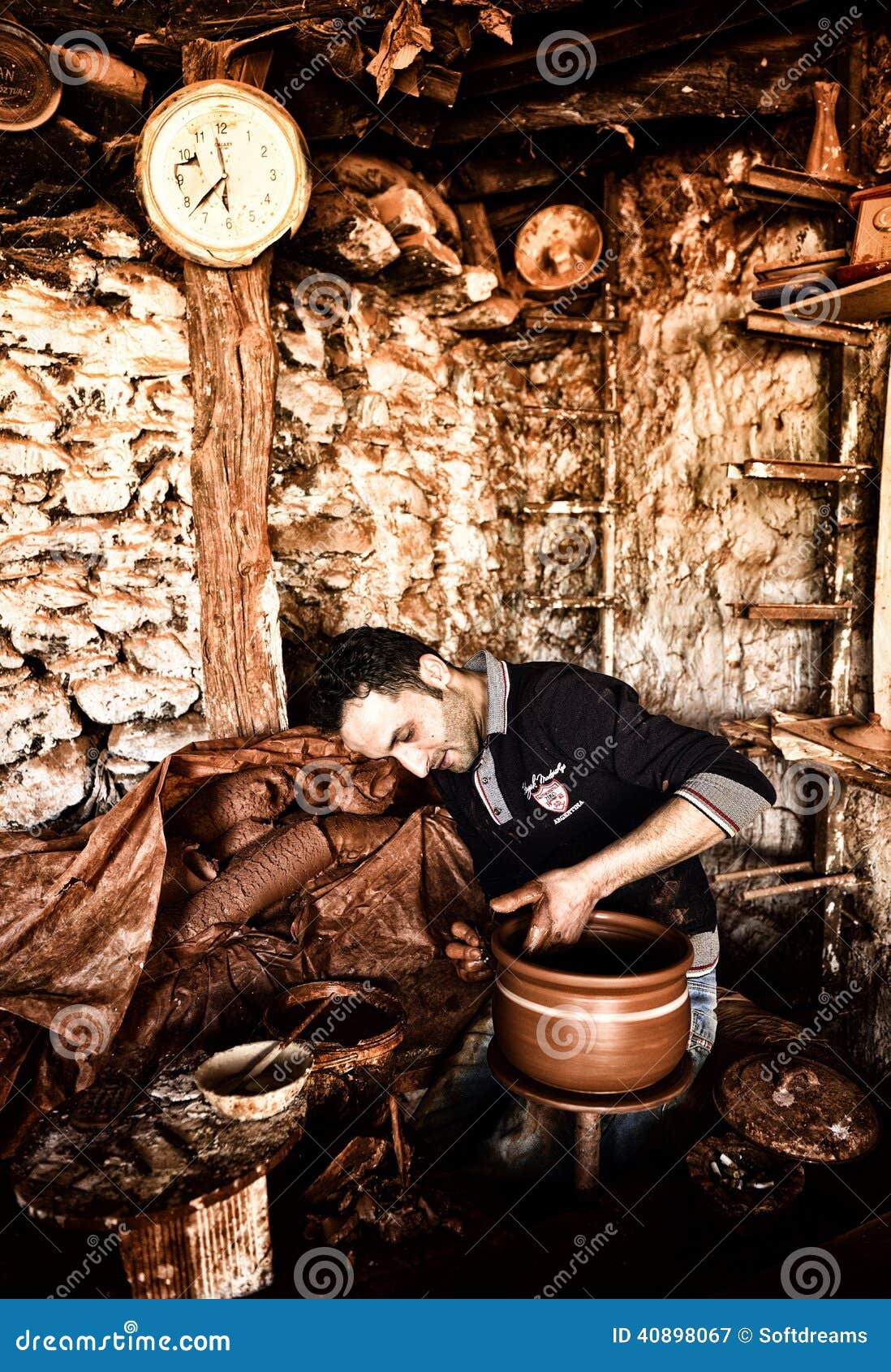 The potter working editorial photography. Image of terra - 40898067