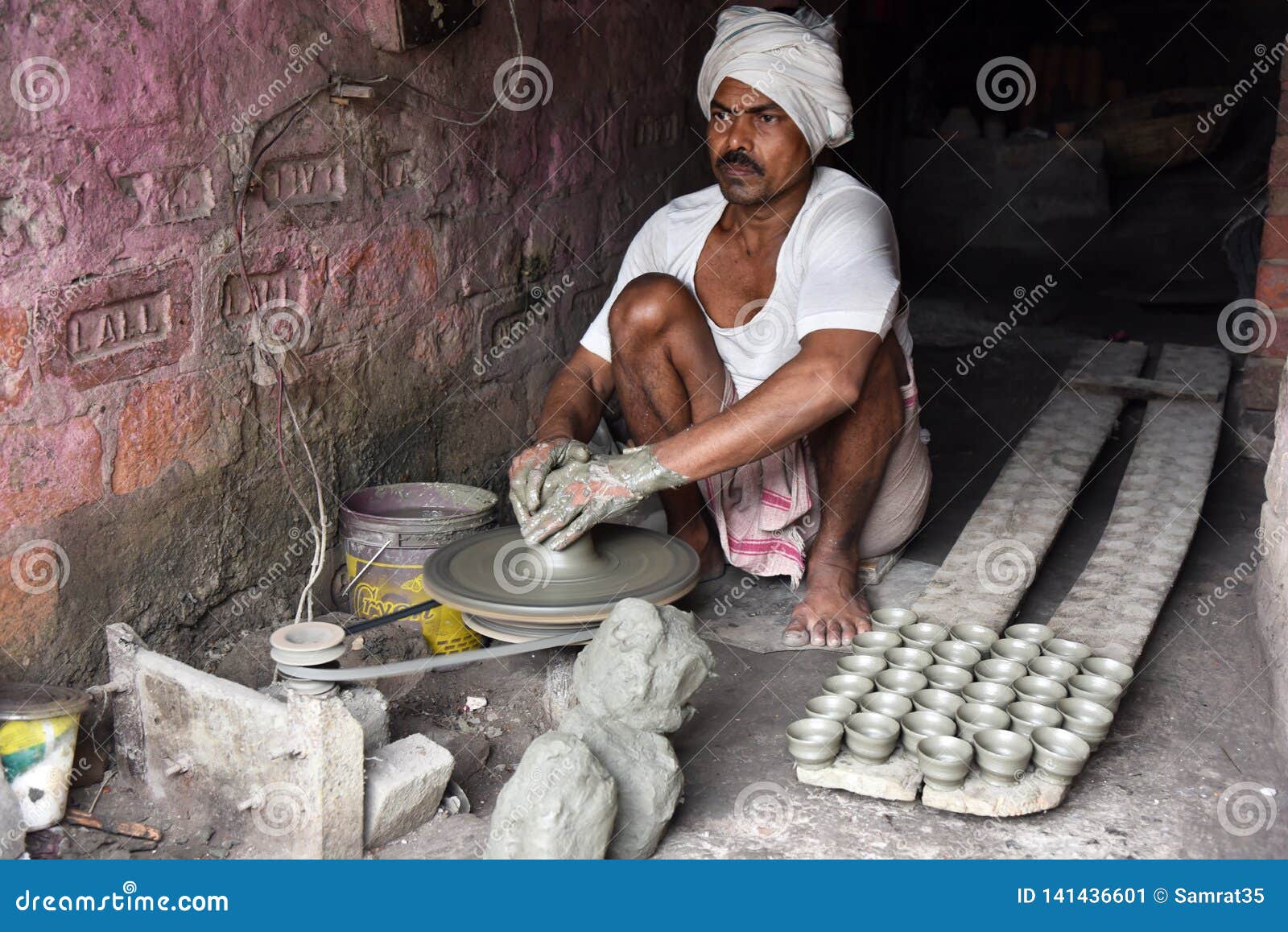 Clay Pottery Maker editorial photo. Image of wheel, india - 141436601