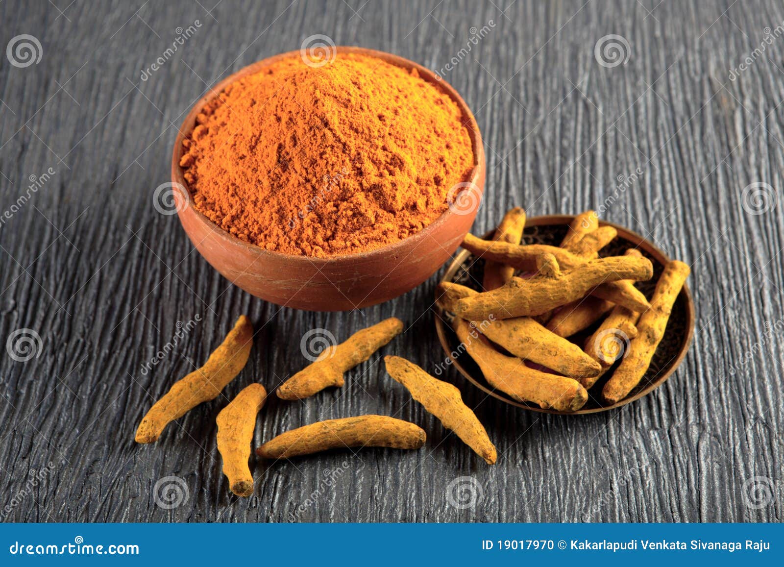 Poudre de safran des indes photo stock. Image du culture - 19017970