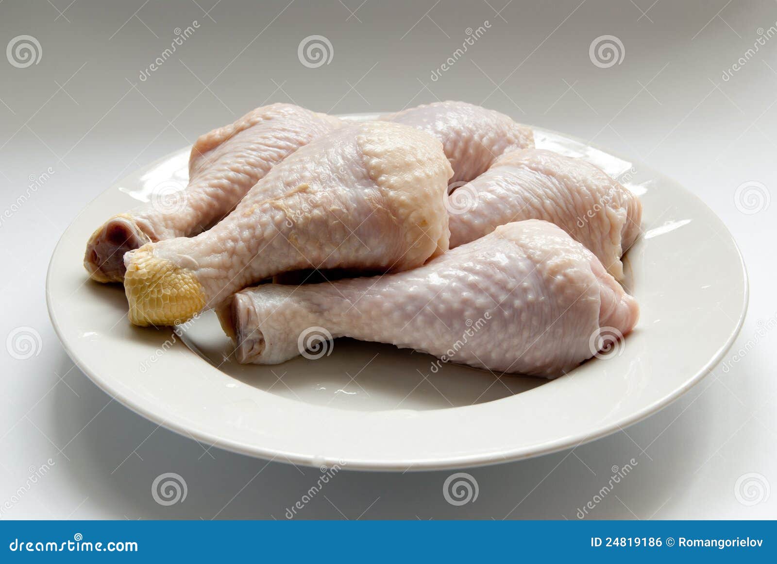 Poulet cru photo stock. Image du ingrédient, complètement - 24819186