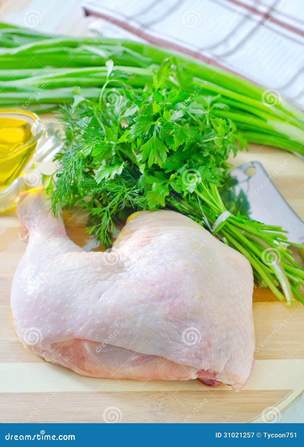 Poulet cru image stock. Image du frais, cuisine, objets - 31021257