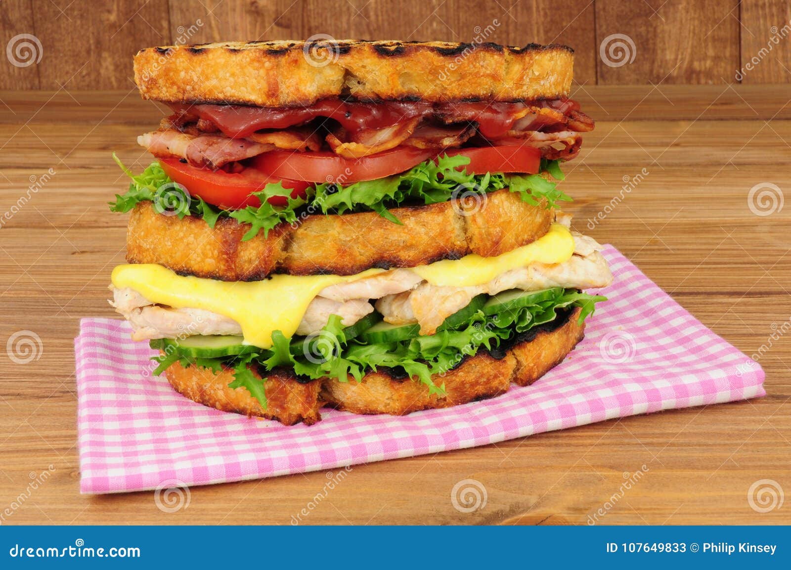 Poulet Et Lard Double Decker Sandwich Image stock - Image du déjeuner ...