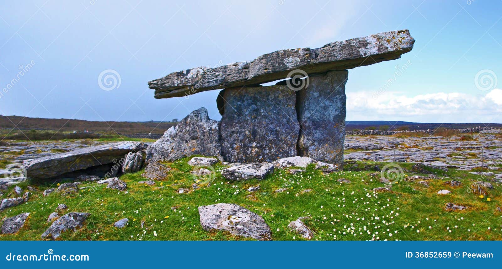 Poulnabrone Dolmen Ancient Burial Tomb County Clare Ireland Stock Image ...