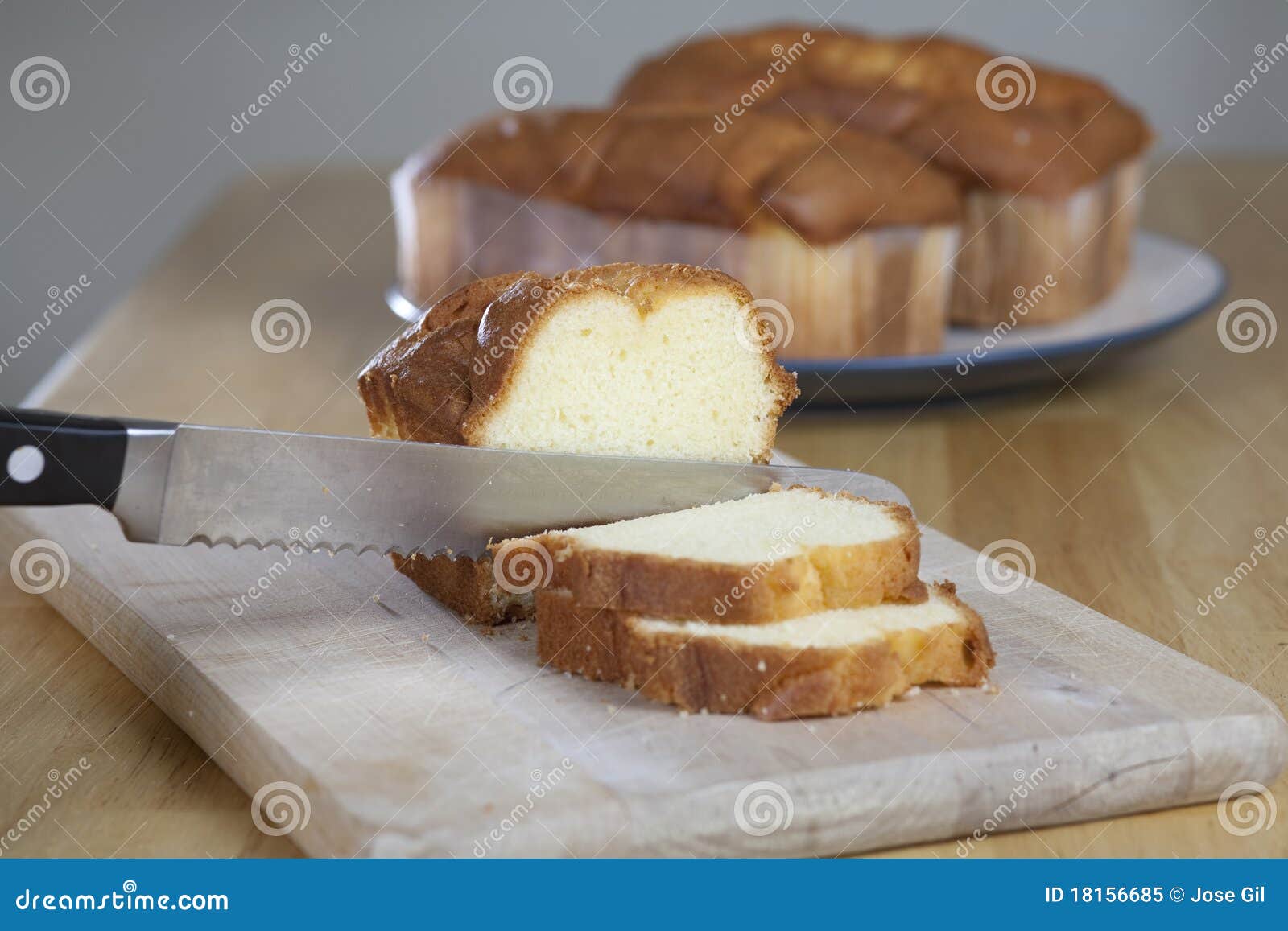 Pound Cake on Cutting Board Stock Image - Image of gourmet, pound: 18156685