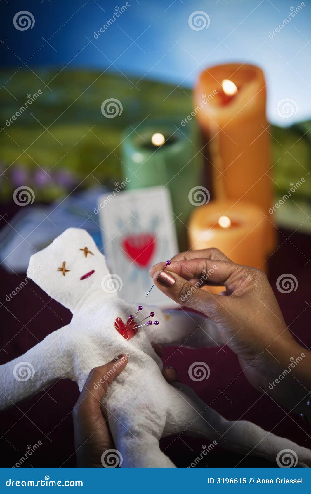 Poupée de vaudou image stock. Image du sorcière, amour - 3196615