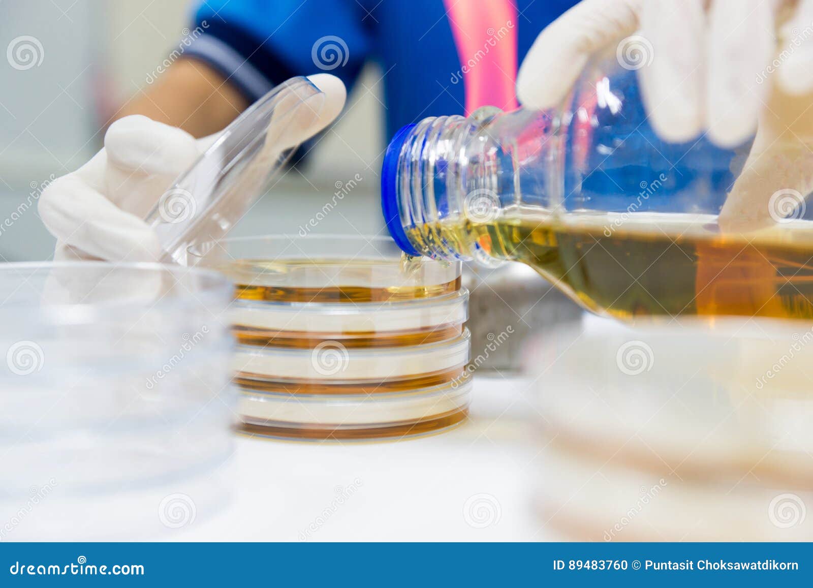 Pour Plate Method Stock Photos - Free & Royalty-Free Stock Photos from ...