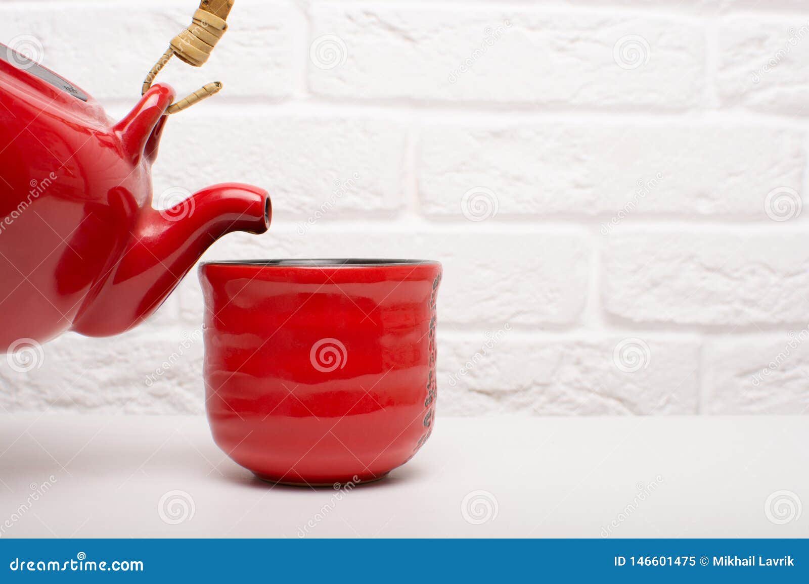 Pour tea into a red cup. stock image. Image of brown - 146601475