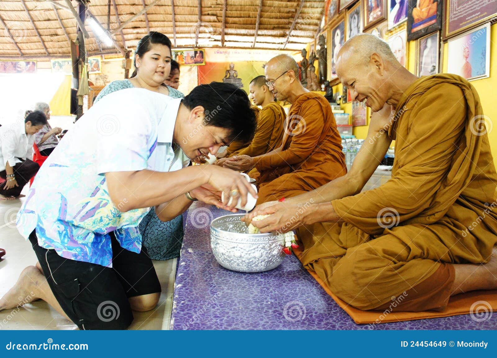 Pour Water on the Hands and Ask for Blessing Editorial Stock Image ...