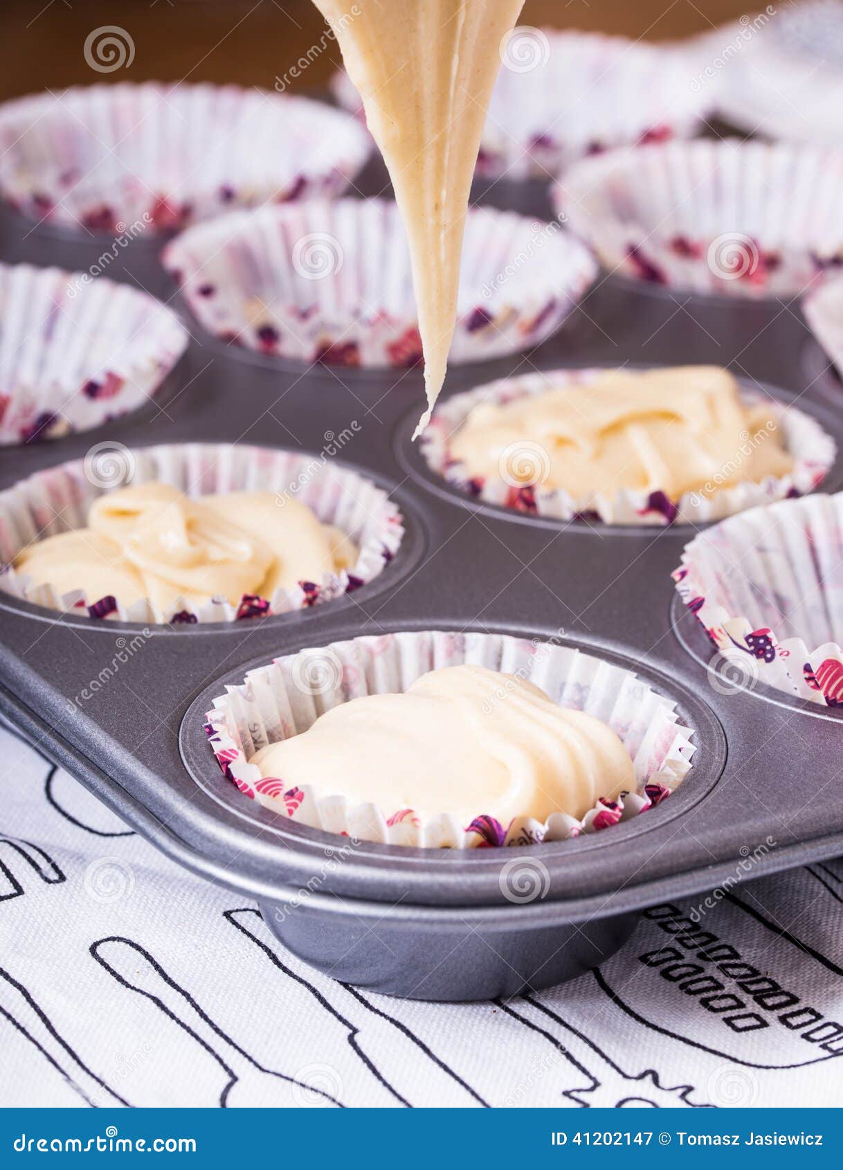 Pouring the cake mix stock image. Image of bake, macro - 41202147