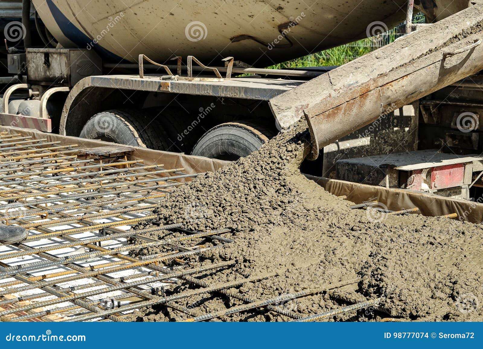 Pouring concrete slab stock photo. Image of site, liquid - 98777074