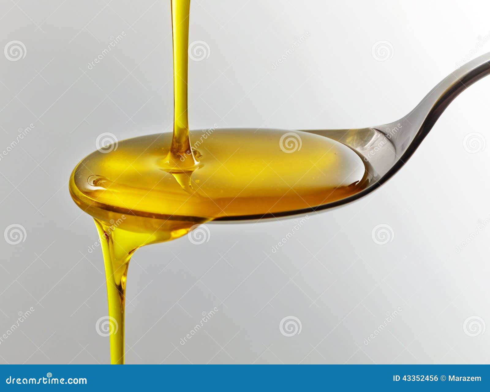 Pouring cooking oil stock photo. Image of shiny, sample - 43352456