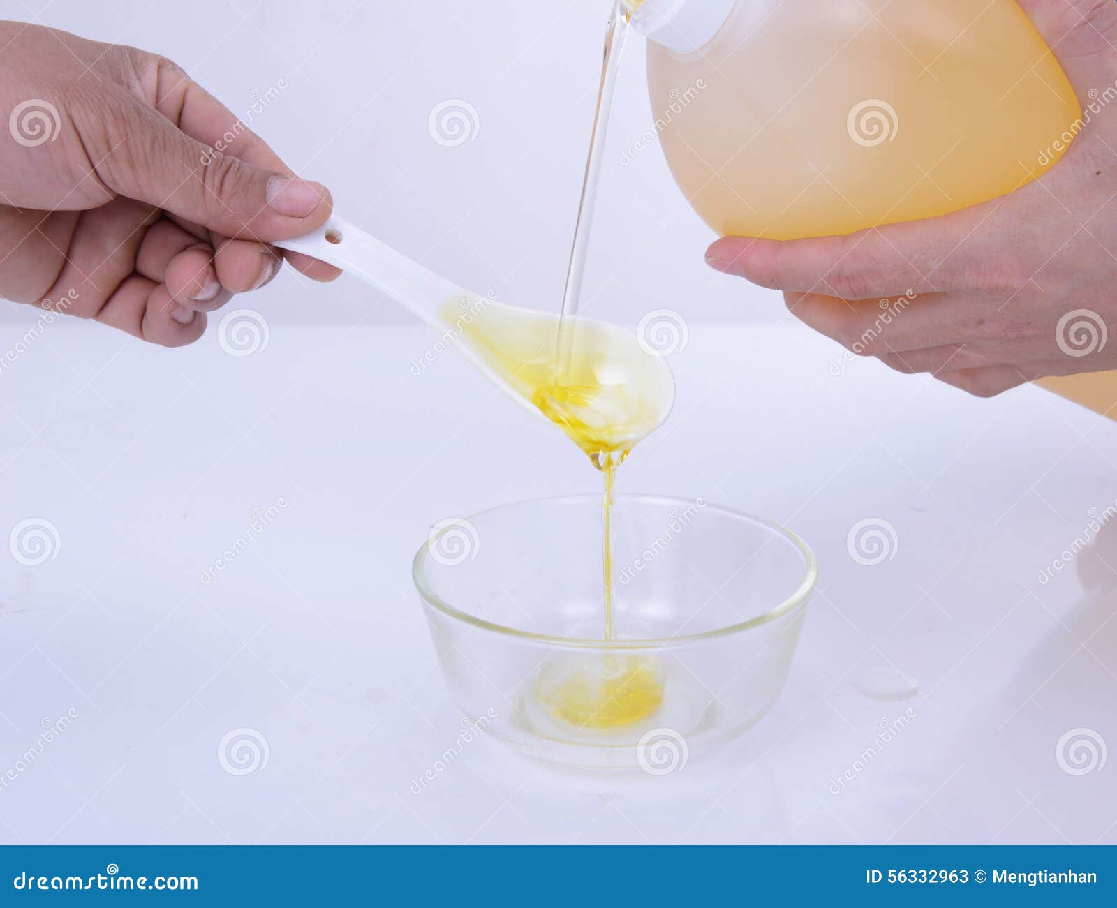 Pouring cooking oil stock image. Image of cracked, flowing - 56332963
