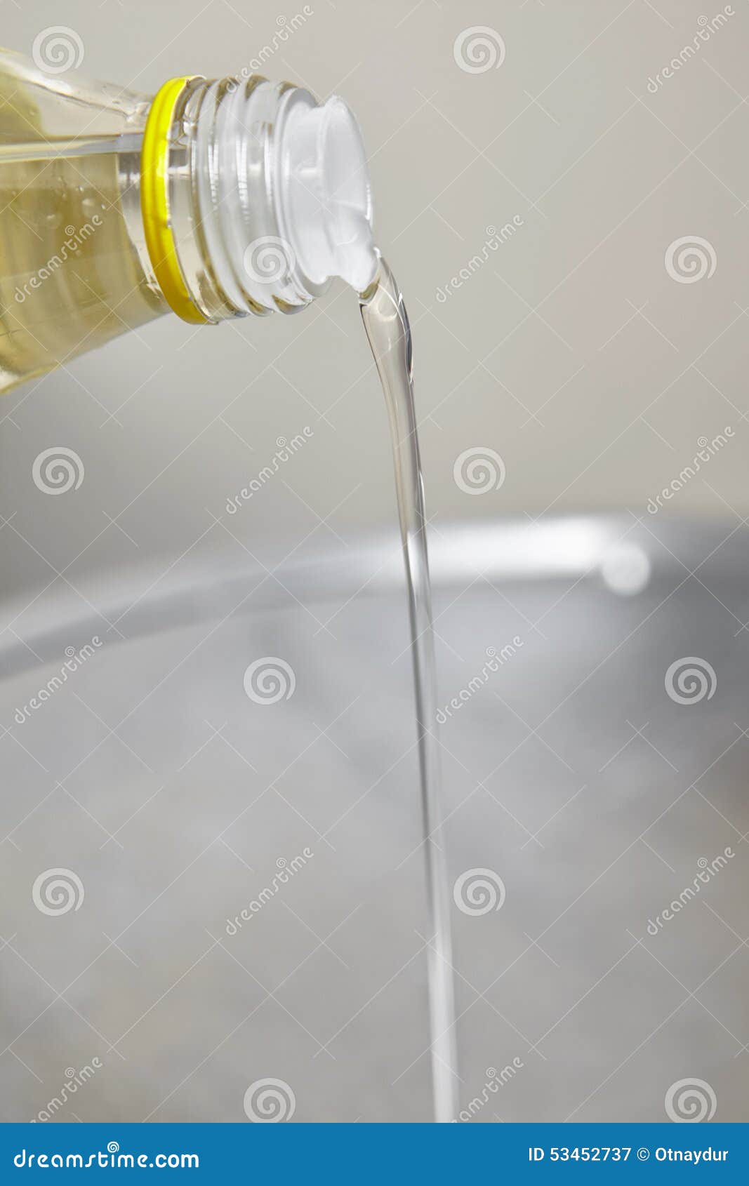 Pouring cooking oil stock image. Image of cooking, preparation - 53452737