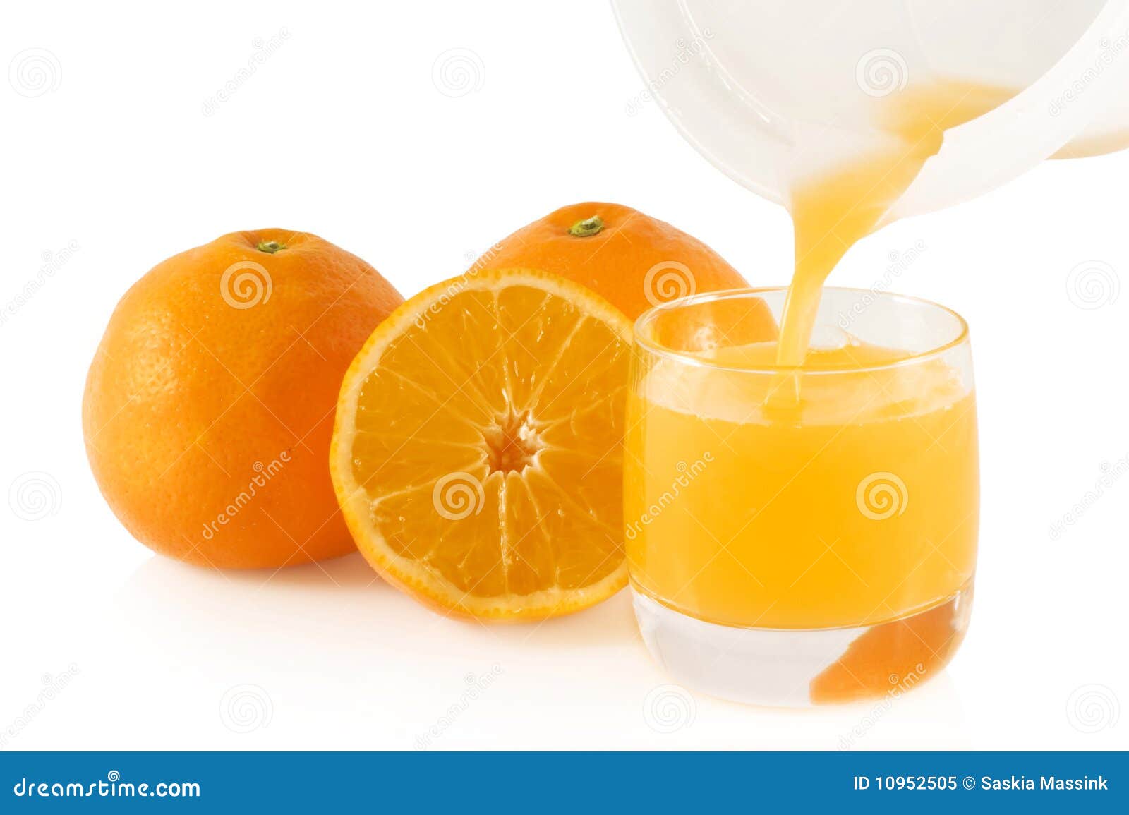 Pouring Fresh Orange Juice. Stock Image - Image of liquid, cross: 10952505