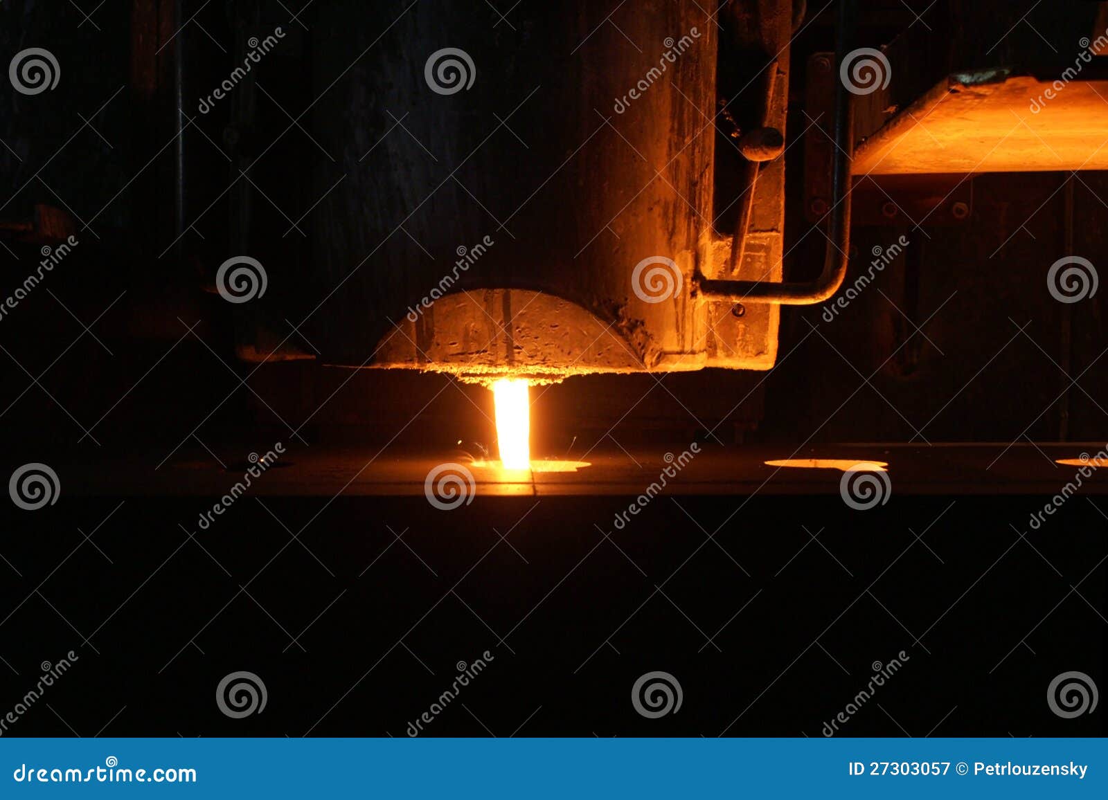 Pouring Of Molten Iron In Foundry Stock Image - Image of casting, iron ...
