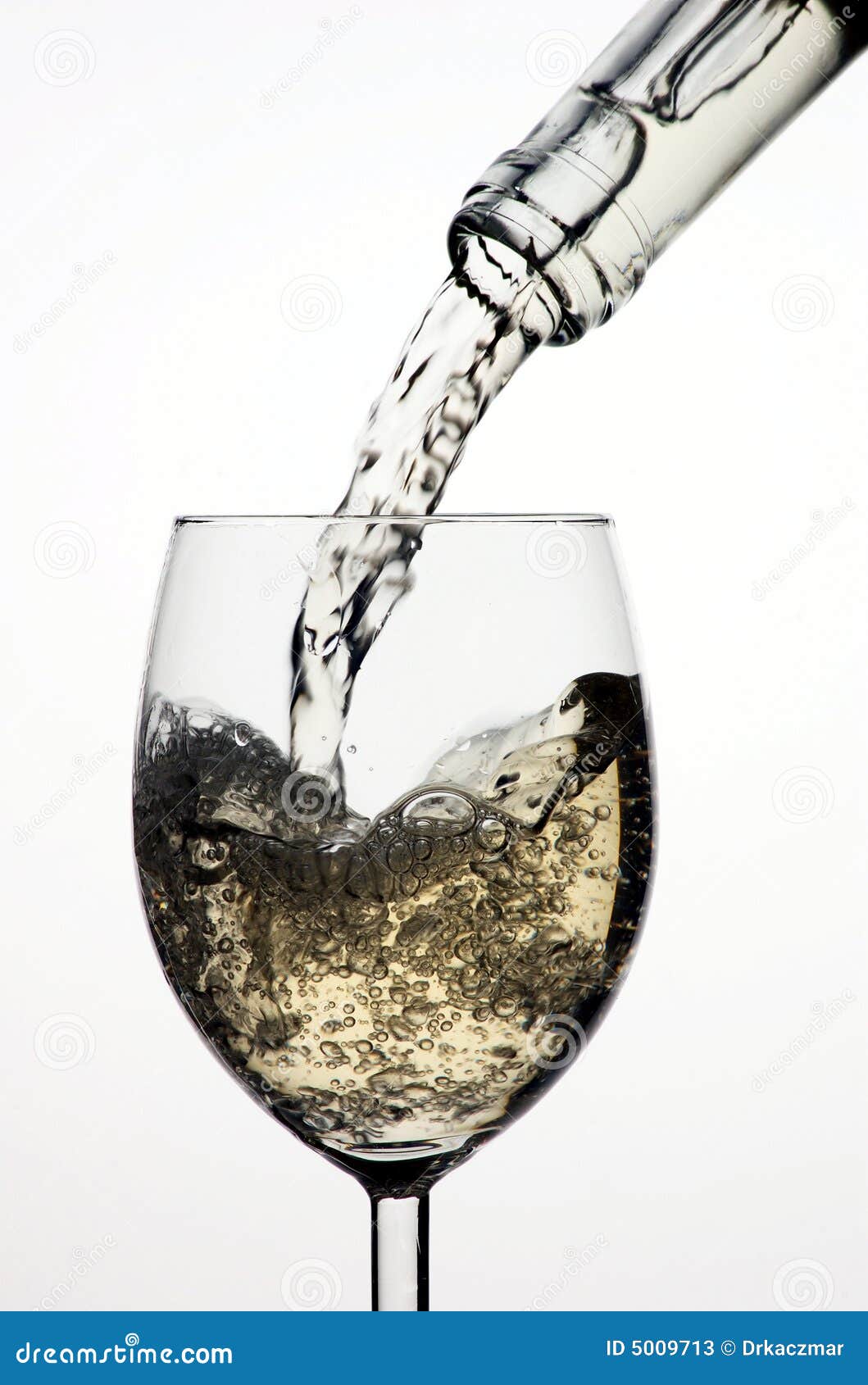 Pouring white wine stock image. Image of drop, reflection - 5009713