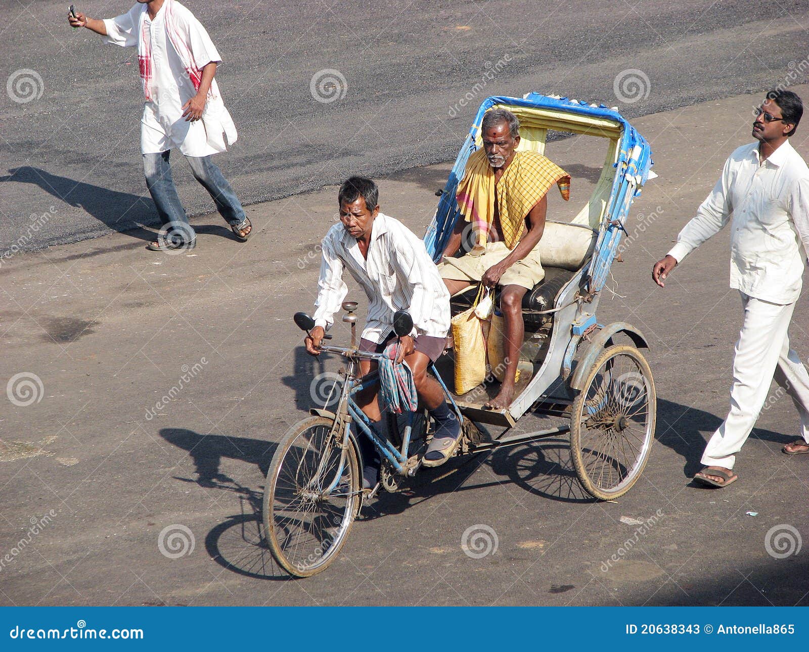 Pousse-pousse De Cycle Dans Puri Photo stock éditorial - Image du ...