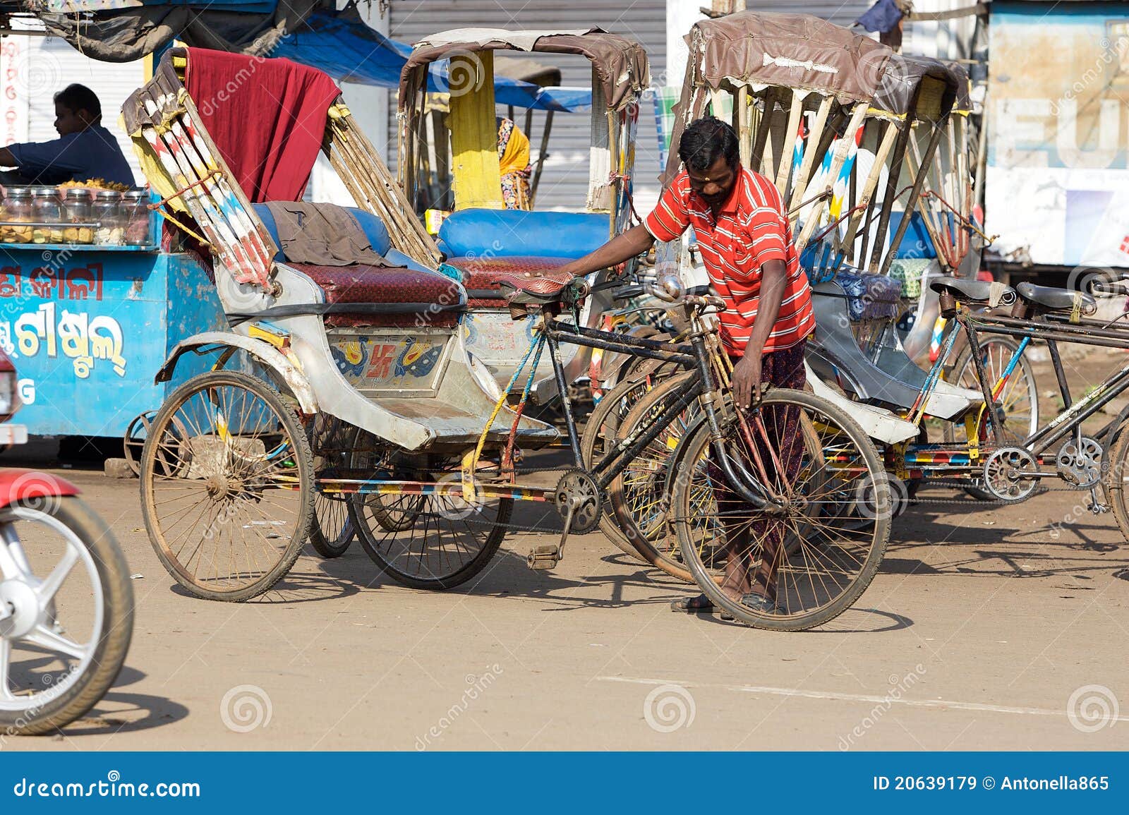 Pousse-pousse De Cycle Dans Puri Image stock éditorial - Image du cheap ...