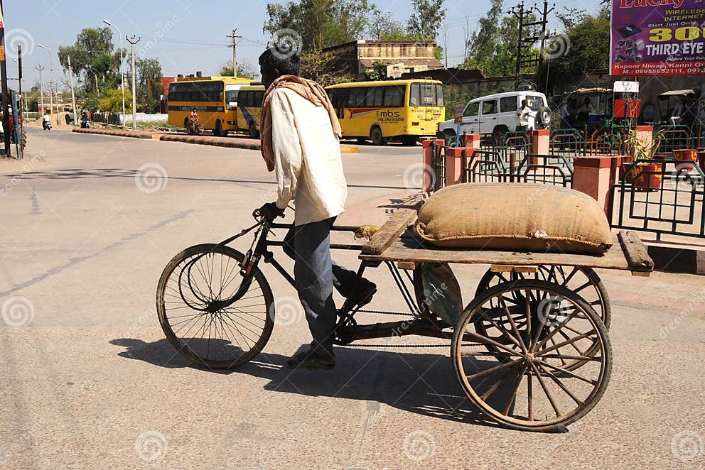 Pousse-pousse De Cycle. Inde. Photographie éditorial - Image du vieux ...