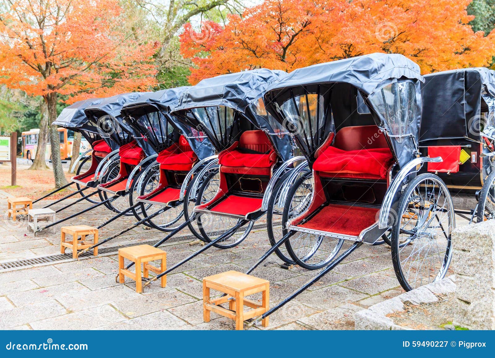 Pousse-pousse En Parc Nara, Japon Image stock - Image du kyoto, rouge ...