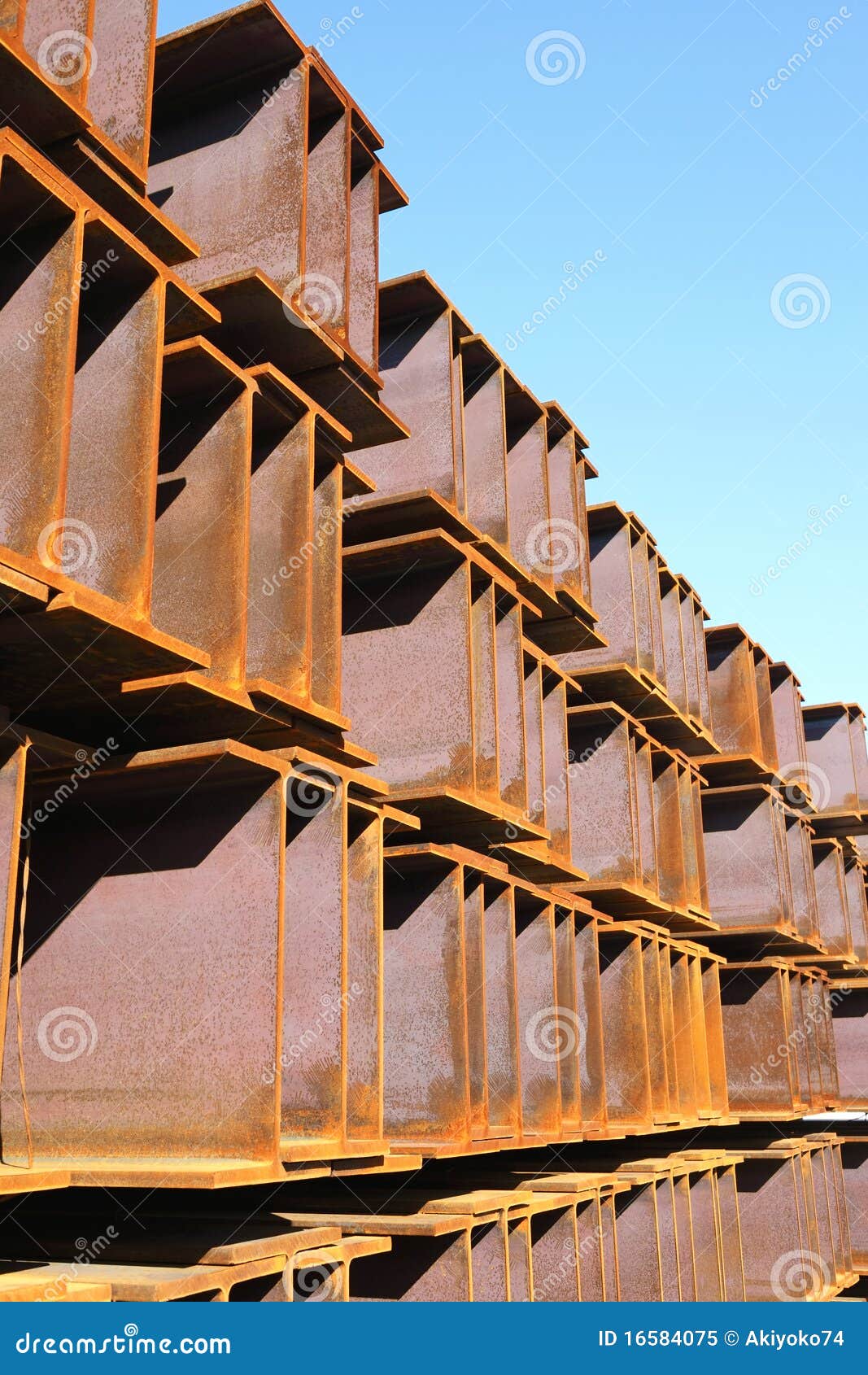 Poutre de fer image stock. Image du bleu, poutrelle, architecture ...