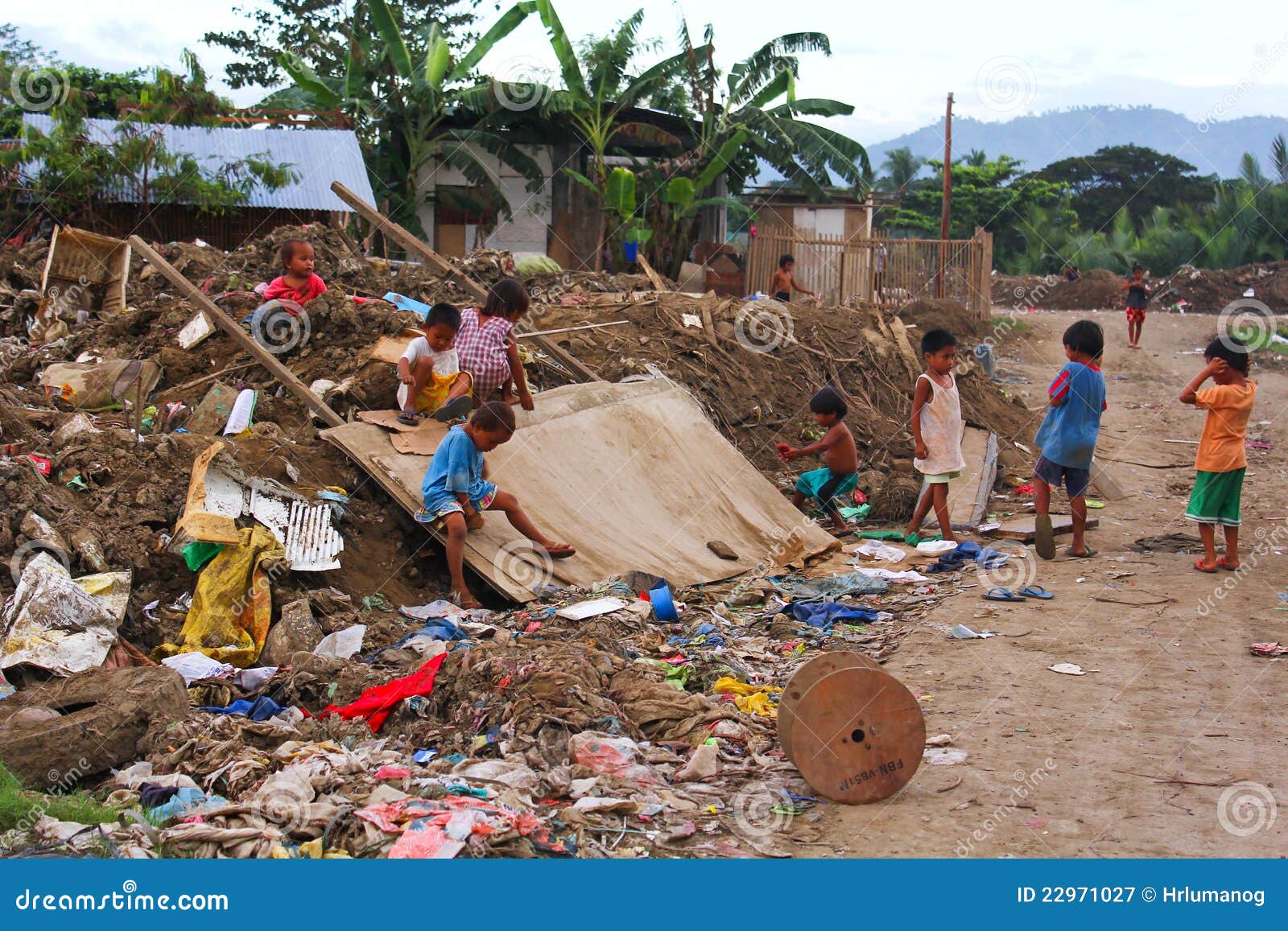 Poverty in Asia editorial photography. Image of play - 22971027