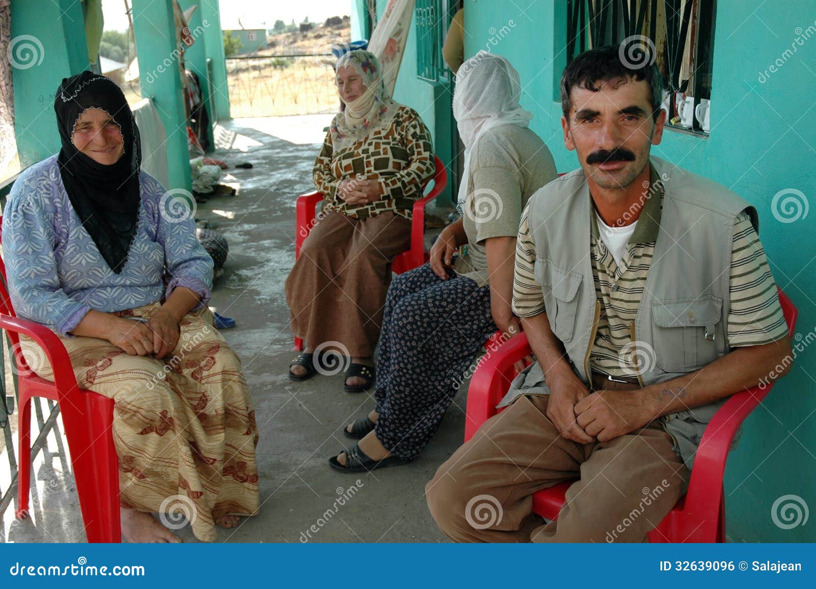 Povos curdos em Diyarbakir foto editorial. Imagem de luta - 32639096