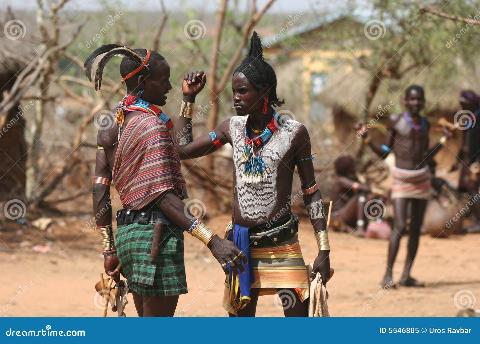 Povos de África imagem editorial. Imagem de tribo, macho - 5546805