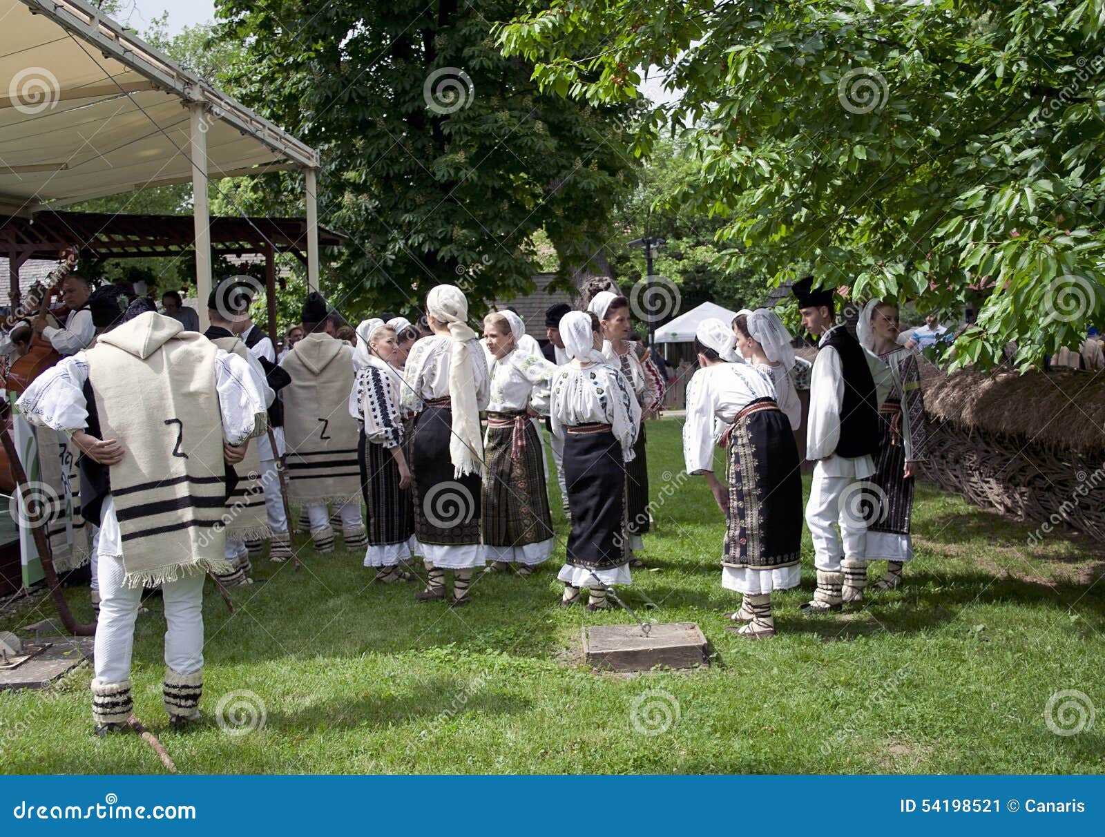 Povos Em Trajes Romenos Tradicionais Fotos - Fotos de Stock Gratuitas e ...