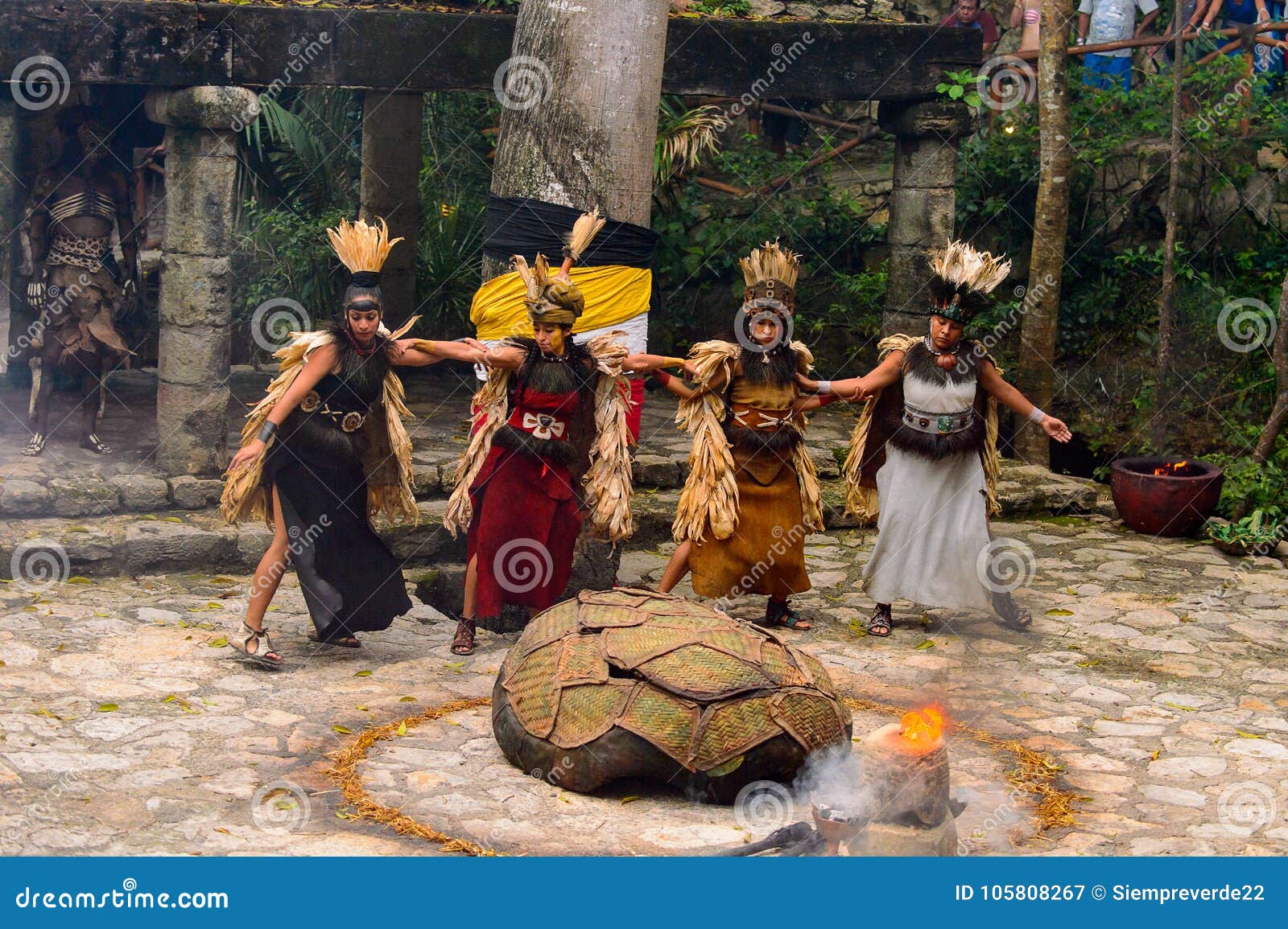 Povos maias em México fotografia editorial. Imagem de traje - 105808267