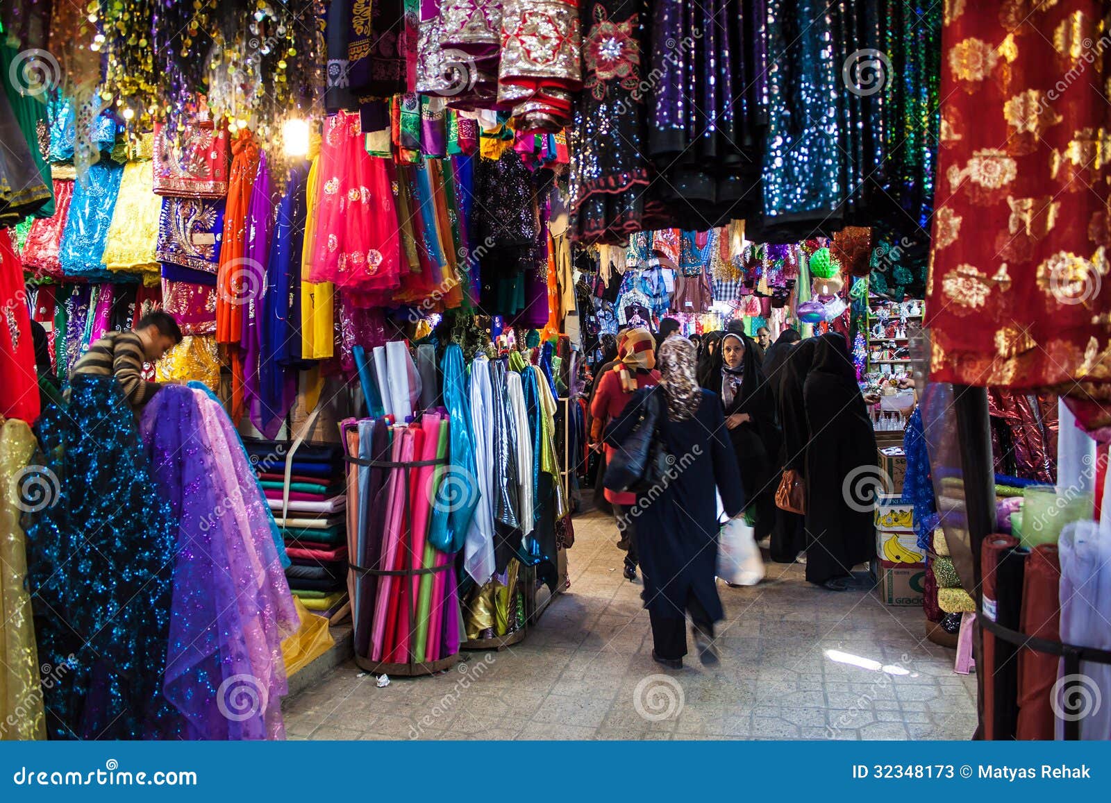 Povos no vazar foto de stock editorial. Imagem de iraniano - 32348173