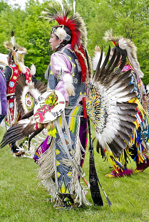 Pow Wow Dancers editorial photography. Image of spiritual - 19996967