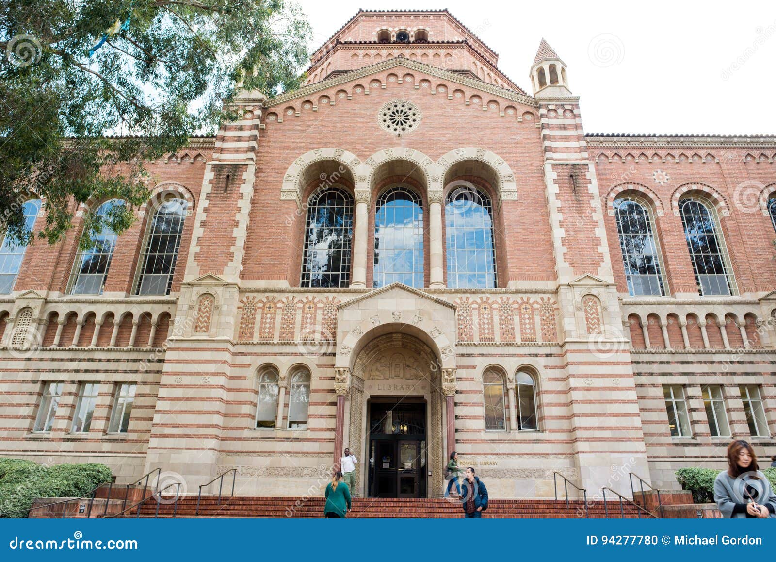 Powell Library bij UCLA redactionele afbeelding. Image of californië ...