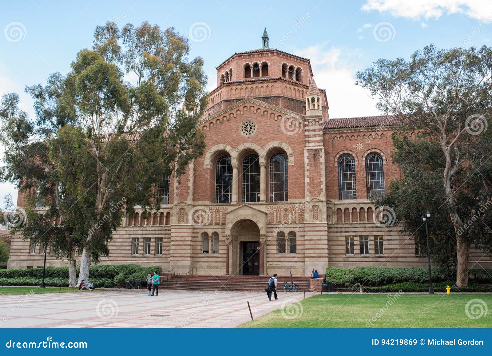 Powell Library an UCLA redaktionelles stockbild. Bild von ausbildung ...