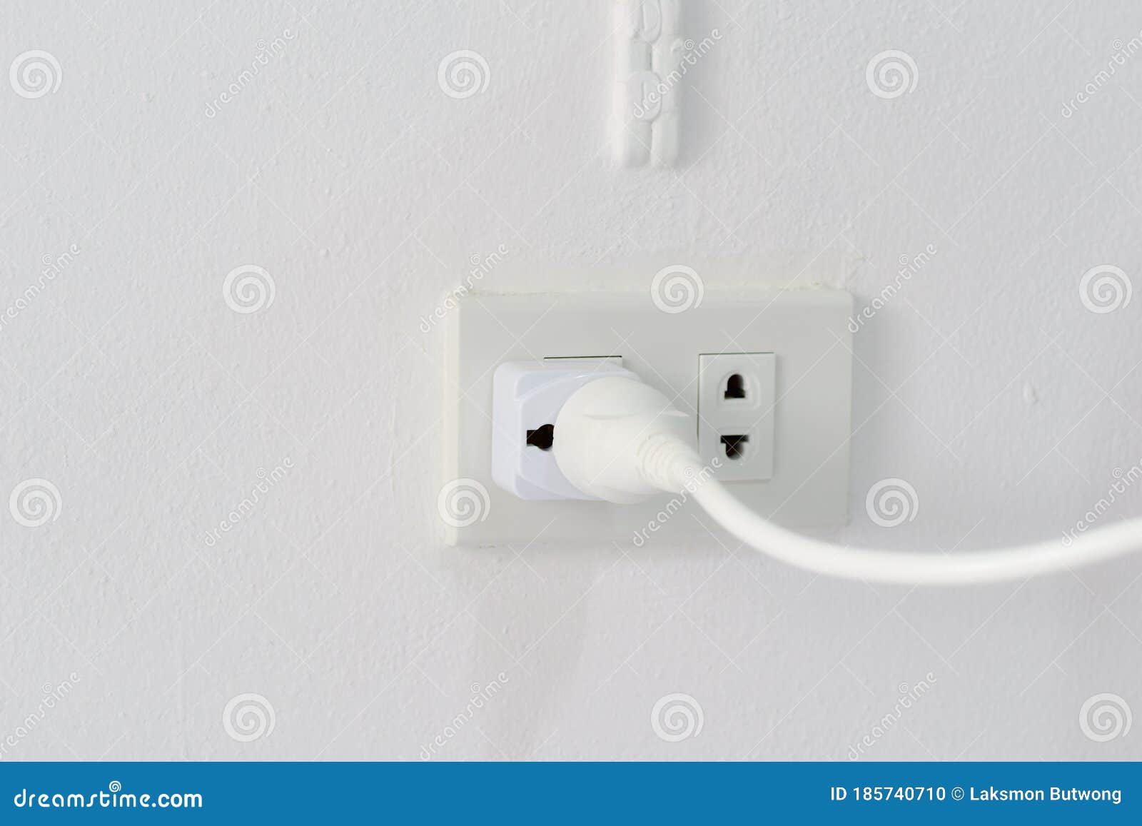 Dvi-d Socket Of White Adapter For Blue Vga Socket Monitor Cord Behind ...