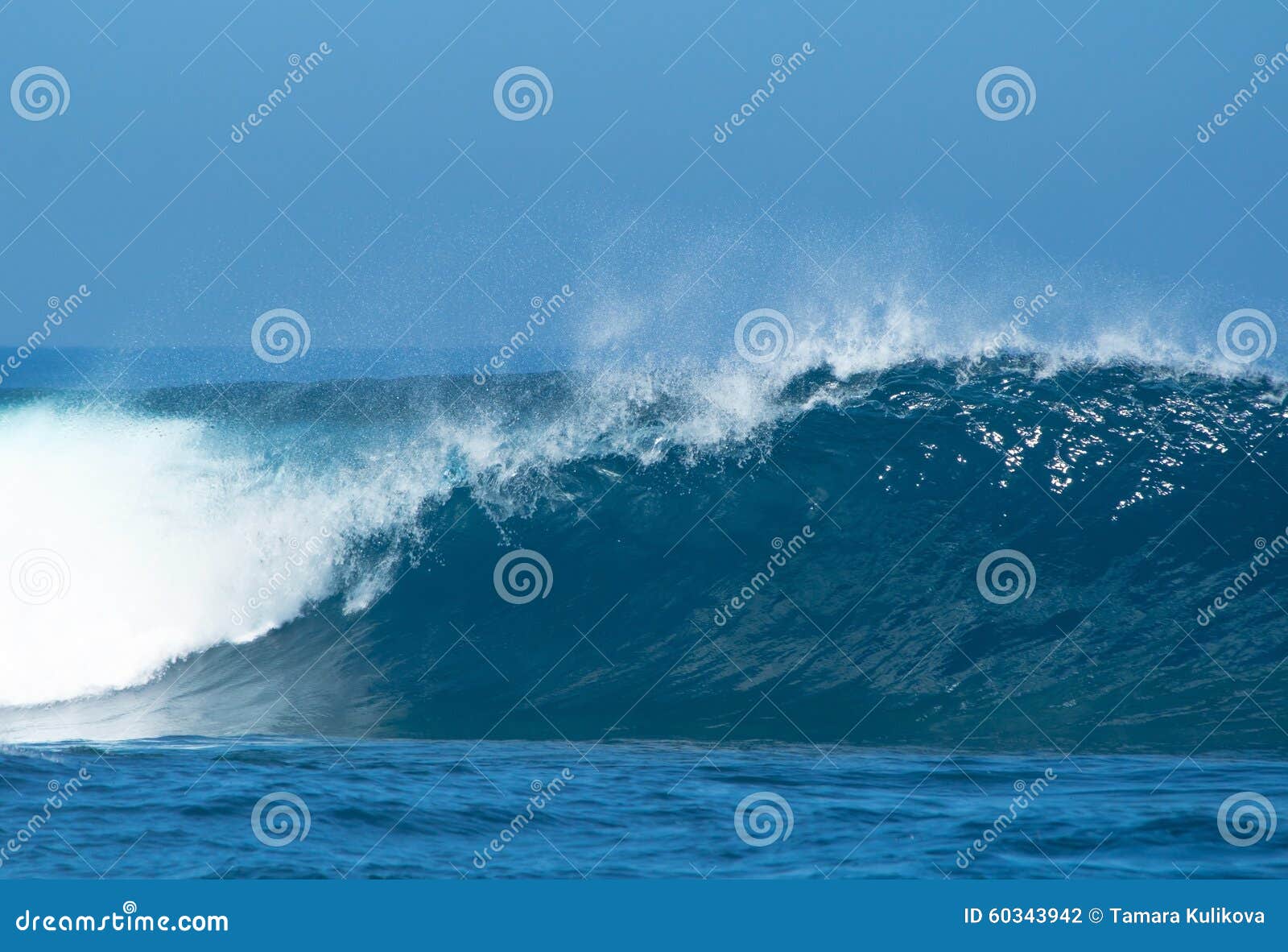 Powerful Ocean Waves Breaking Stock Photo - Image of power, islands ...