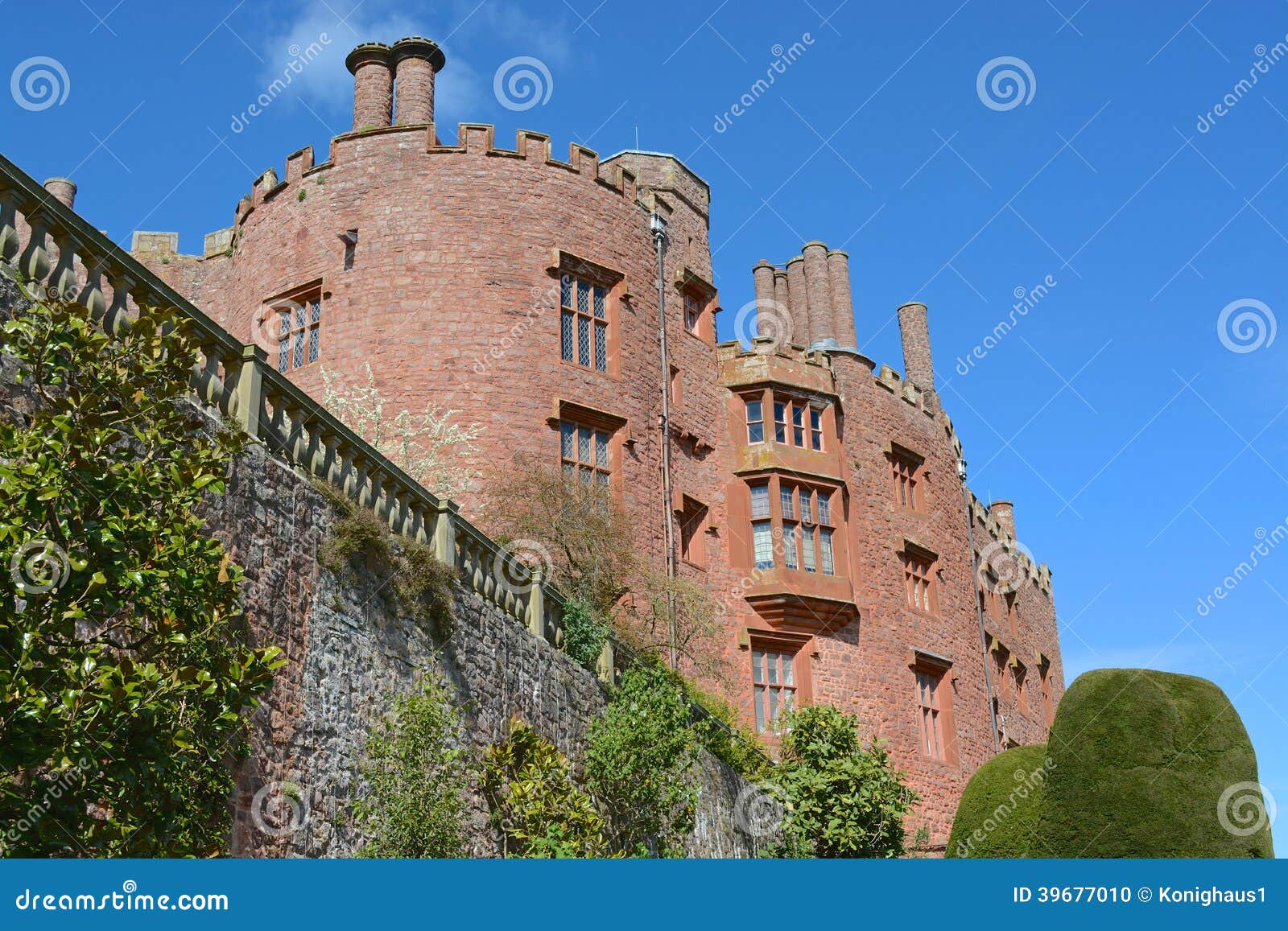 Powis castle stock photo. Image of garden, window, tourist - 39677010