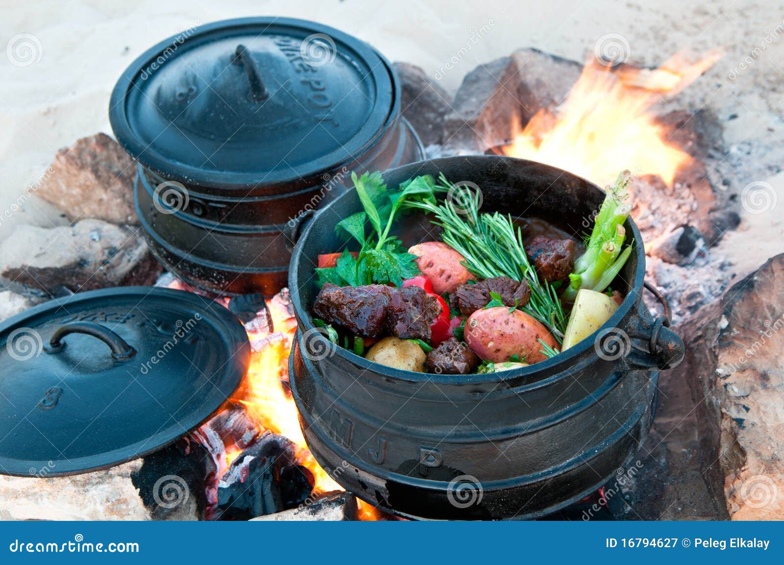 Poyke pot on the fire stock image. Image of dinner, crock - 16794627