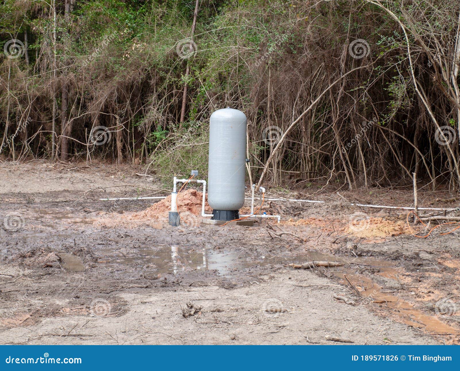 Pozo De Agua Recientemente Instalado Foto de archivo - Imagen de tanque ... Pozo De Agua Recientemente Instalado Foto de archivo - Imagen de tanque ...