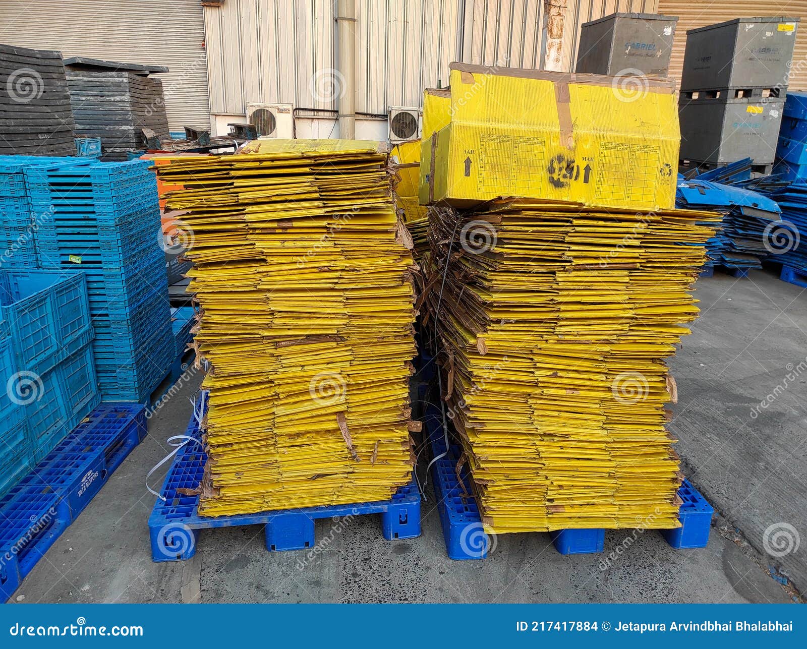 PP Corrugated Separator Boxes Editorial Stock Image - Image of metal ...