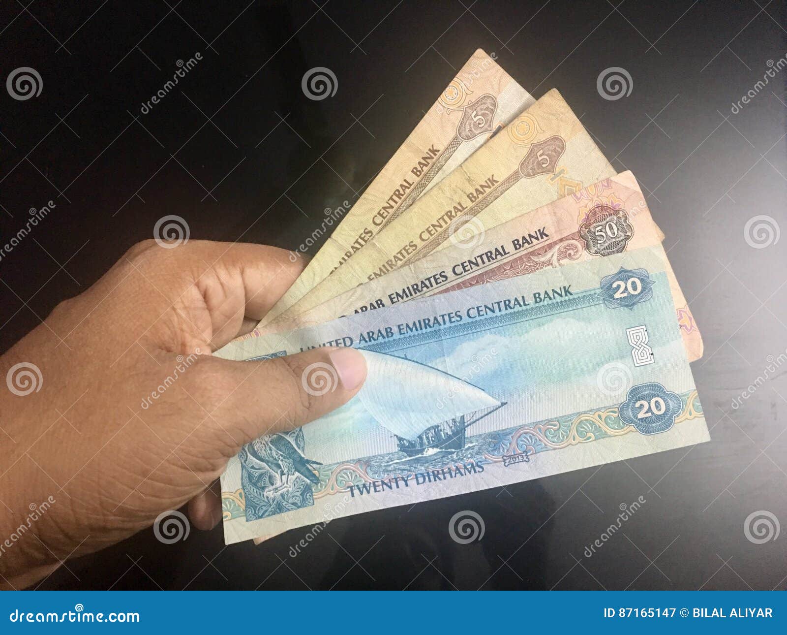 PPaying United Arab Emirates Dirham Currency Notes Stock Image - Image ...