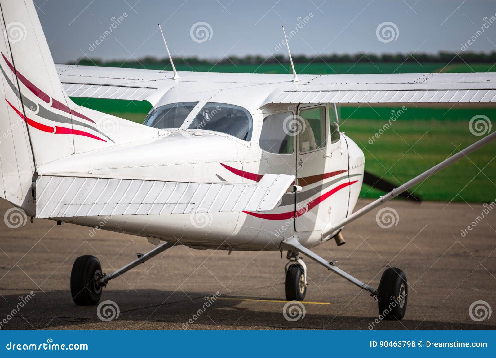 A PPL Single Engine Aircraft Stock Photo - Image of green, gear: 90463798