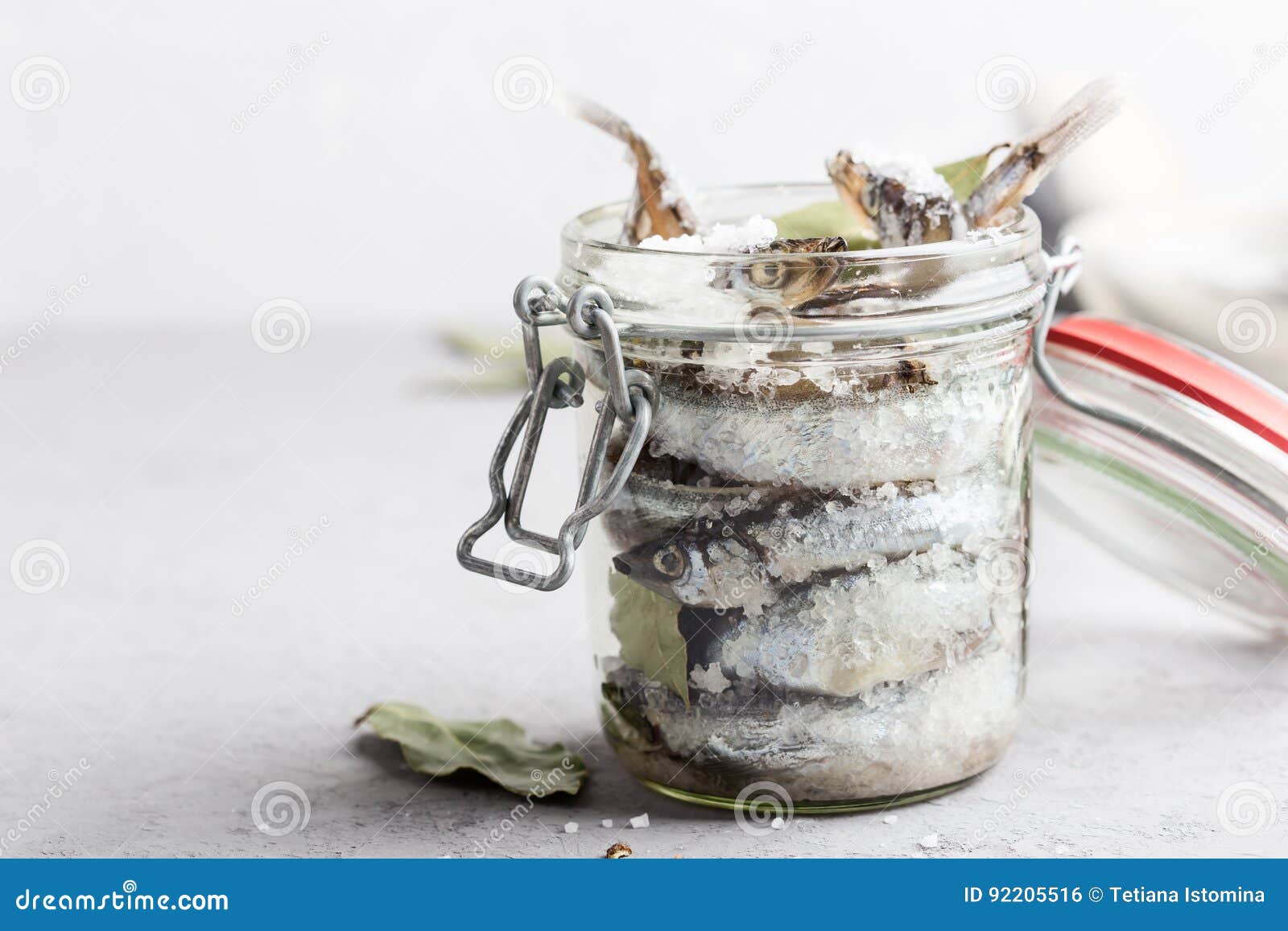 Préparation Du Capelan Salé Photo stock - Image du fond, harengs: 92205516