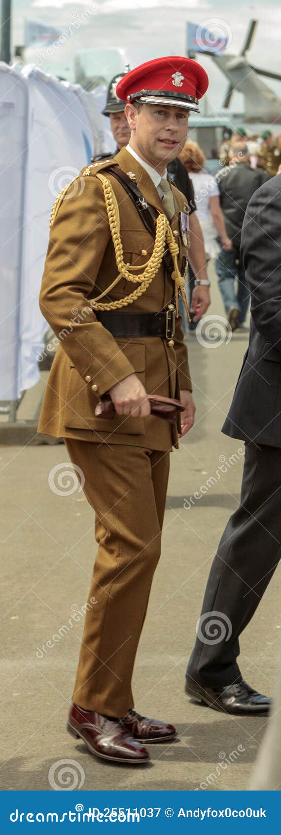 Príncipe Edward En Uniforme De Alineada Llena Fotografía editorial ...